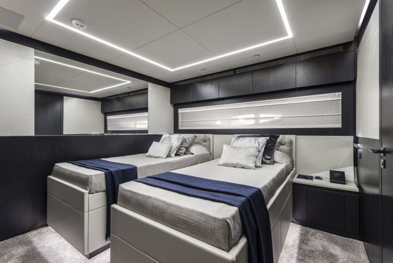 Pershing 108 hull 7 ⋆ FRONT YACHTS INTERNATIONAL